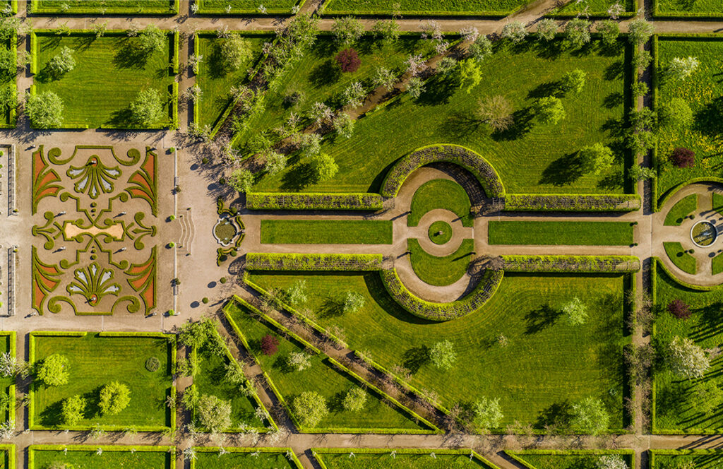 LILIBETH CUENCA RASMUSSEN: LOOPING THE HOOP - KULTURINFORMATION Kunst