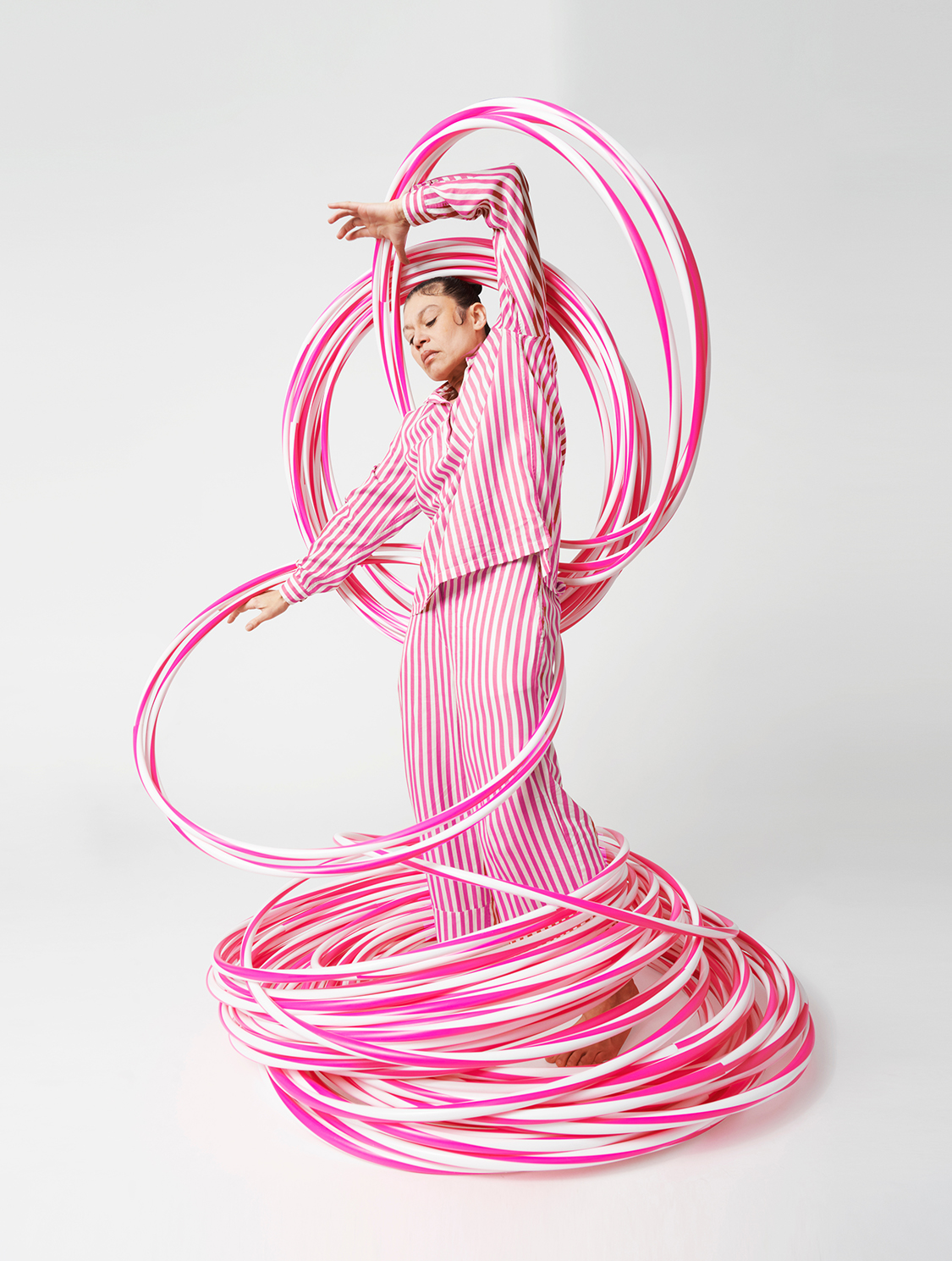 LILIBETH CUENCA RASMUSSEN: LOOPING THE HOOP - KULTURINFORMATION Kunst