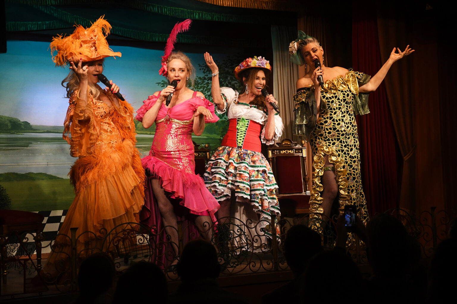 ANMELDELSE: BAKKENS HVILE 2023 - KULTURINFORMATION Teater