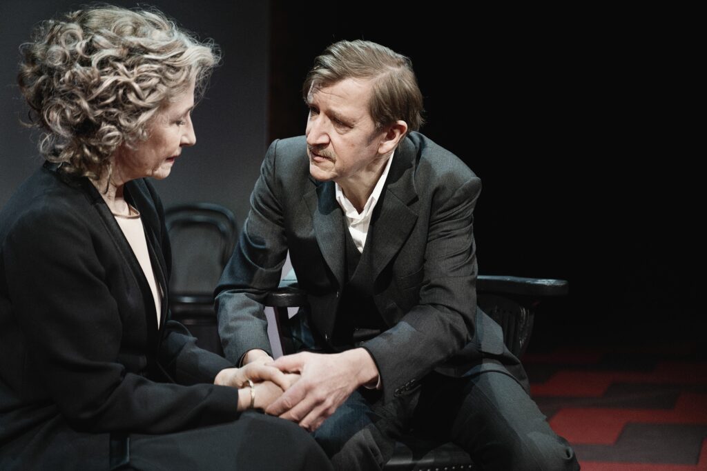 Det Kongelige Teater: Indenfor murene - KULTURINFORMATION Teater